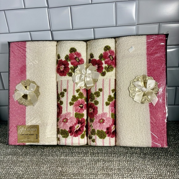 CANNON | Bath | Vintage Mcm Cannon Luxury Pink Floral Bath Towel Set ...